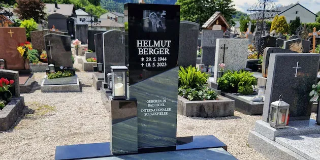 Bad Ischl: Ein Ehrengrab für Helmut Berger | GGG.at